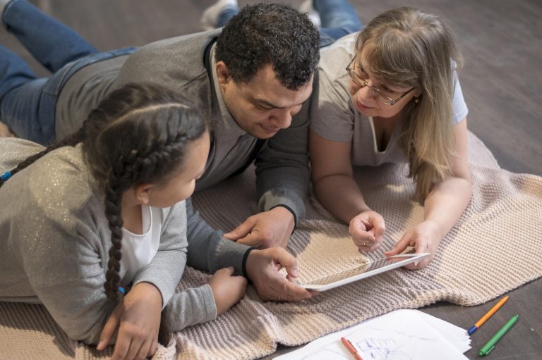 Família e Enem: 3 dicas de como os pais podem apoiar os filhos nos estudos Família e Enem: 3 dicas de como os pais podem apoiar os filhos nos estudos